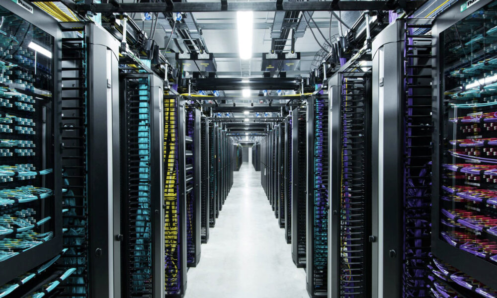 Who is a Data Center Expert? - Multimedia Bomb